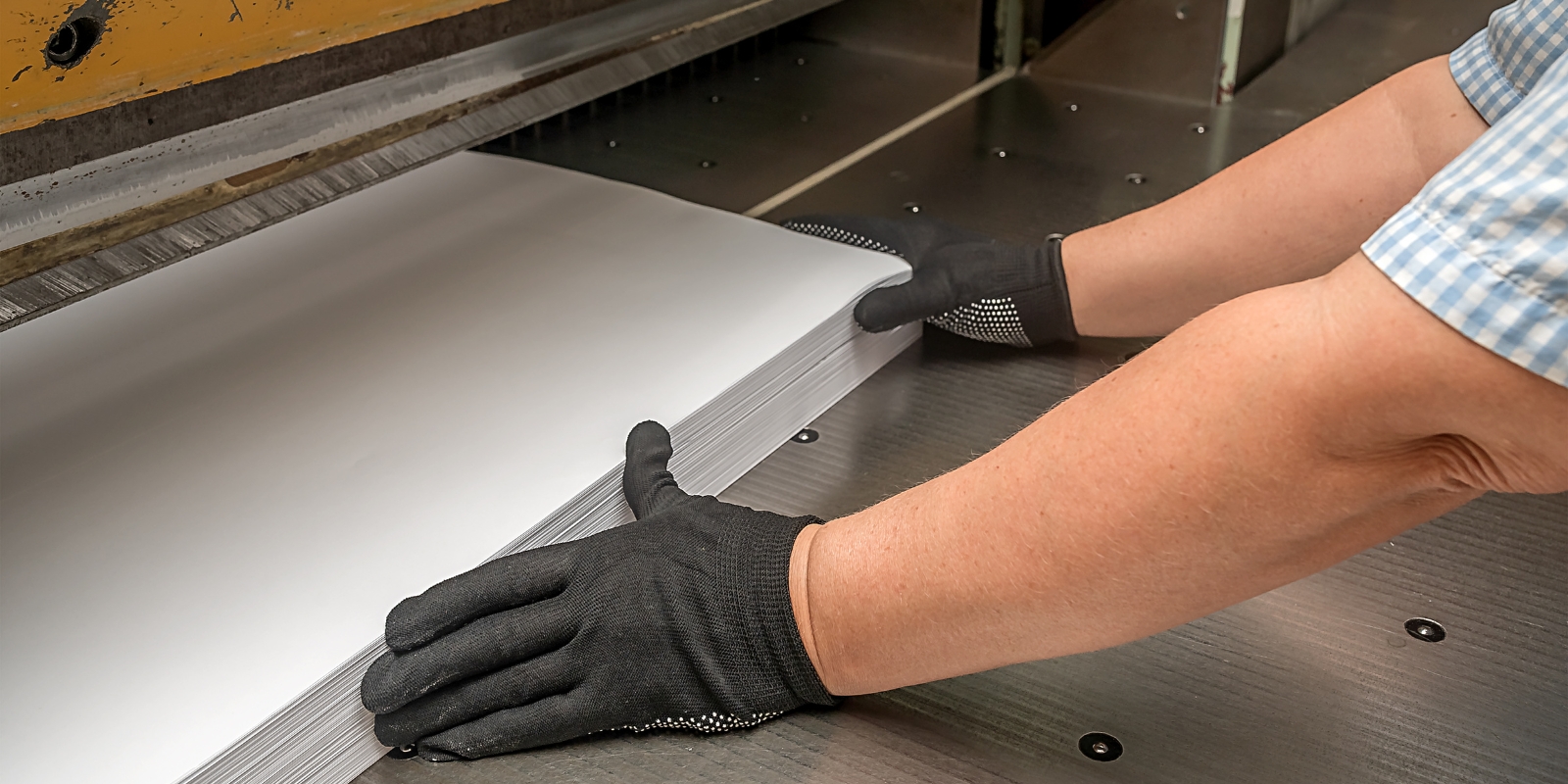 Precision Guillotine Cutting for Thermoplastic Sheets | Stephen Webster ...